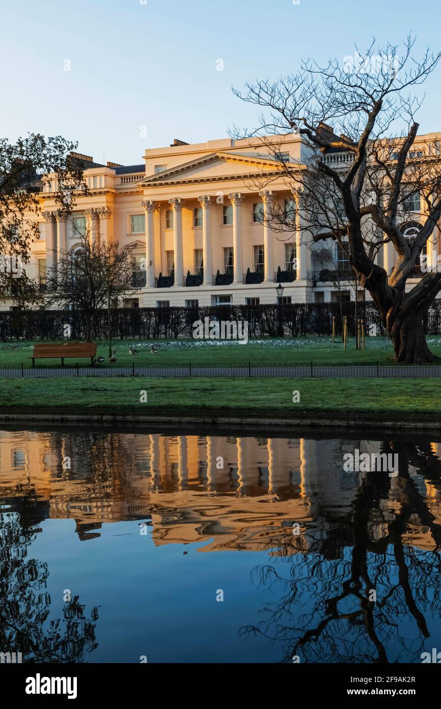 London mews winter hi-res stock photography and images - Alamy