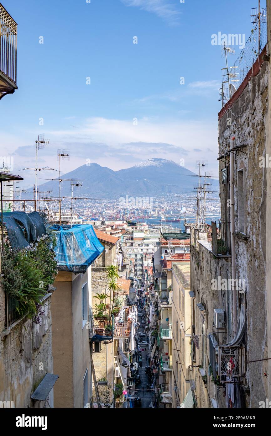 Napoli, Veduta del Vesuvio dai Quartieri Spagnoli Stock Photo - Alamy