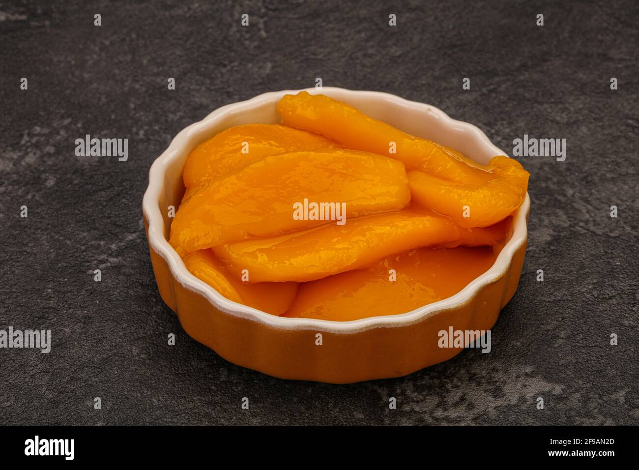 Sweet delicous mango slices in syrop Stock Photo - Alamy
