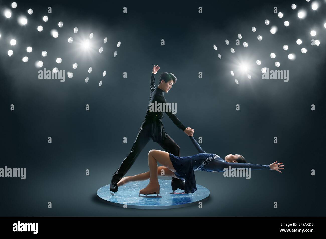 Pairs figure skating Stock Photo - Alamy