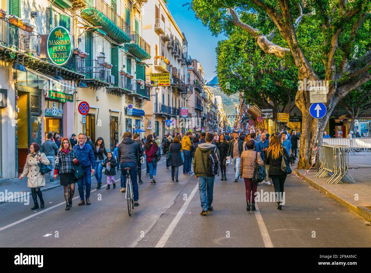 Old town palermo sicily hi-res stock photography and images - Alamy