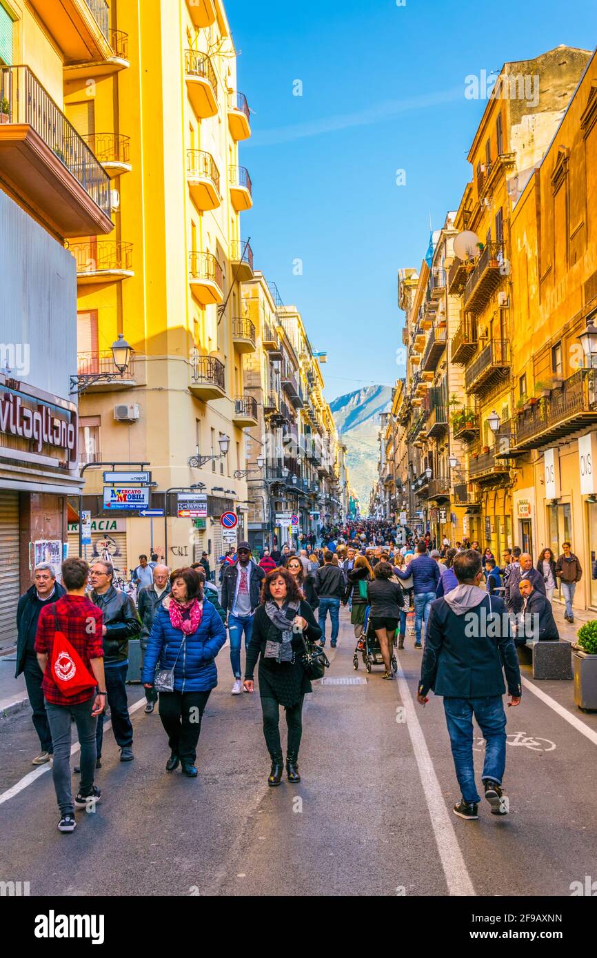 Palermo street view hi-res stock photography and images - Alamy