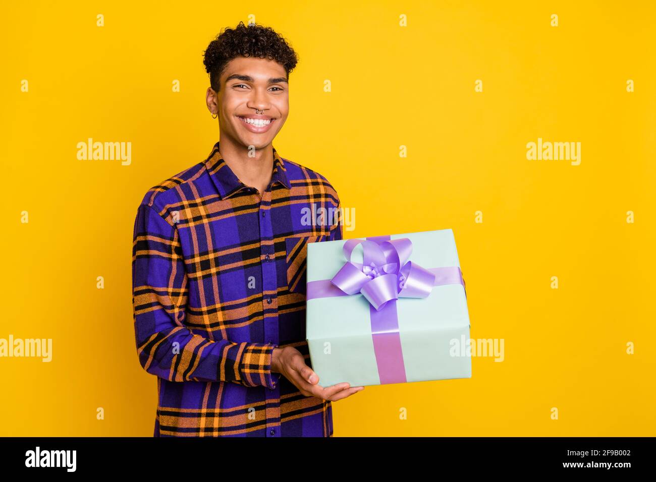 Photo portrait of boyfriend keeping wrapped gift box at party isolated ...