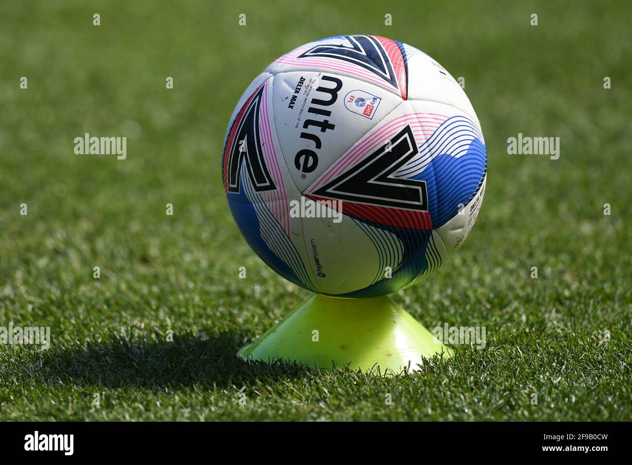Efl championship ball hi-res stock photography and images - Alamy