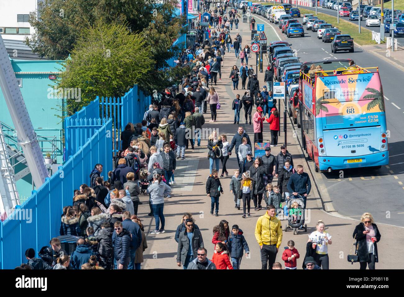 Theme park queue hi-res stock photography and images - Alamy