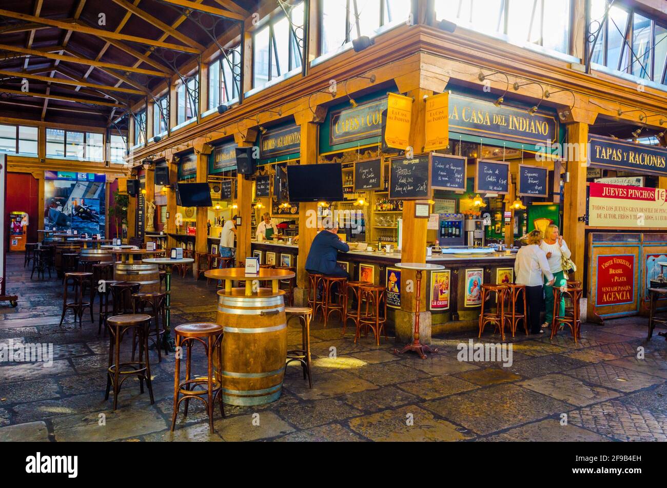 Spain bar food bartender hi-res stock photography and images - Alamy