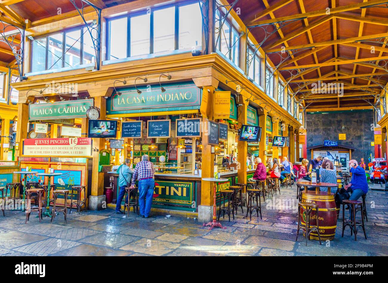 Spain bar food bartender hi-res stock photography and images - Alamy