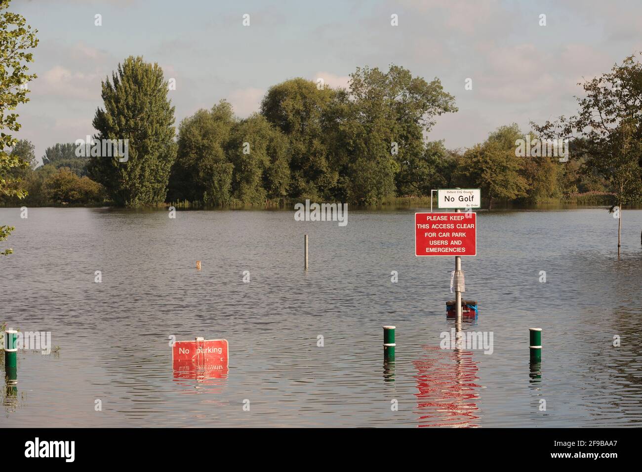 Flooded fields of Botley Park, Botley Road after the river Thames broke ...
