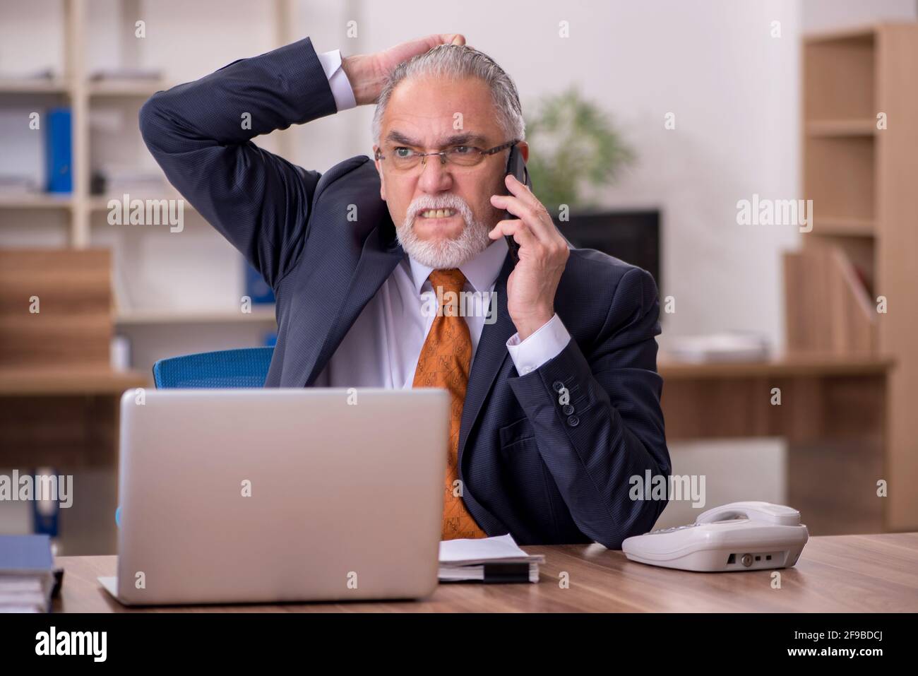 Old employee working in the office Stock Photo - Alamy