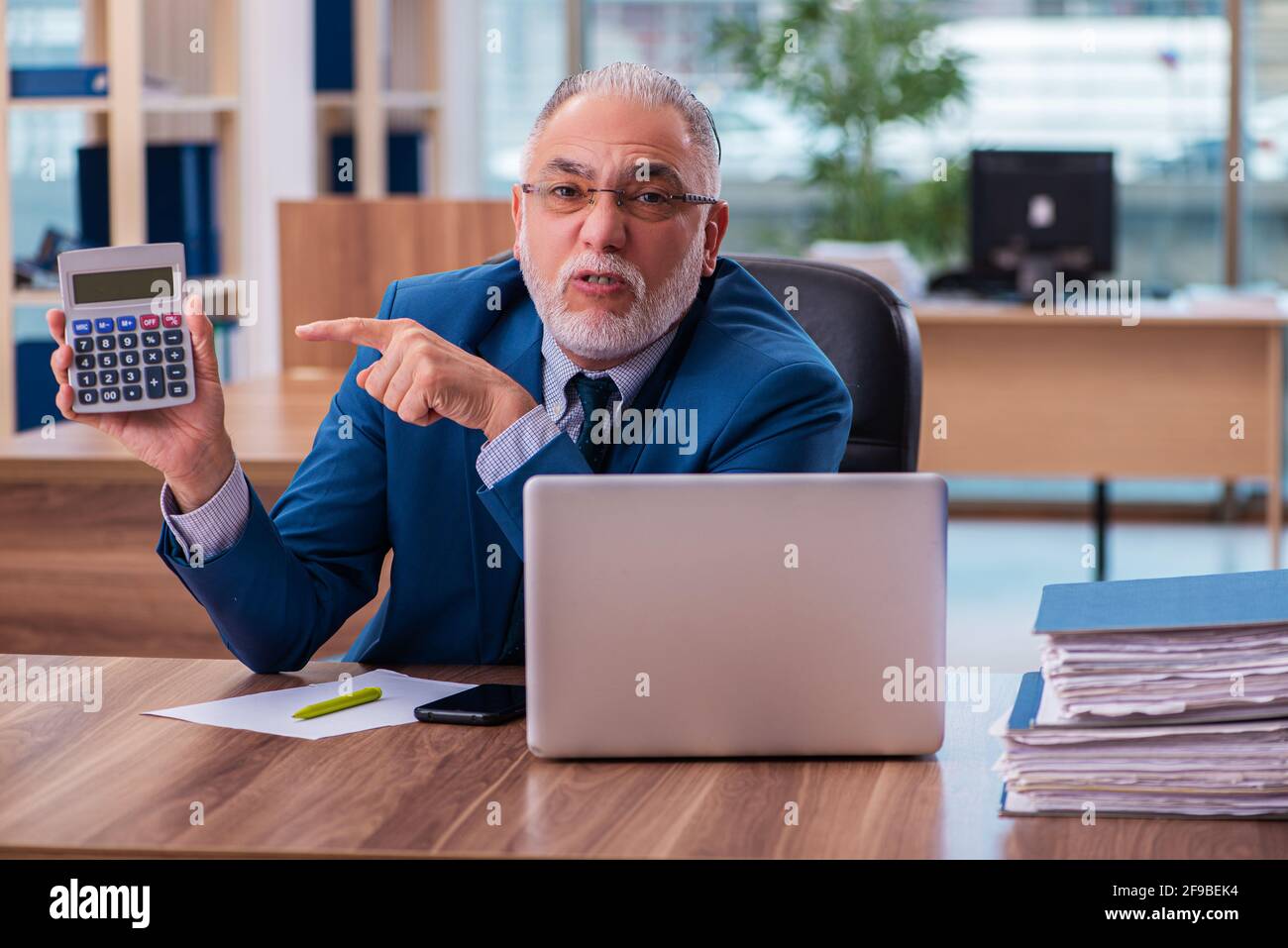 Old employee working in the office Stock Photo - Alamy