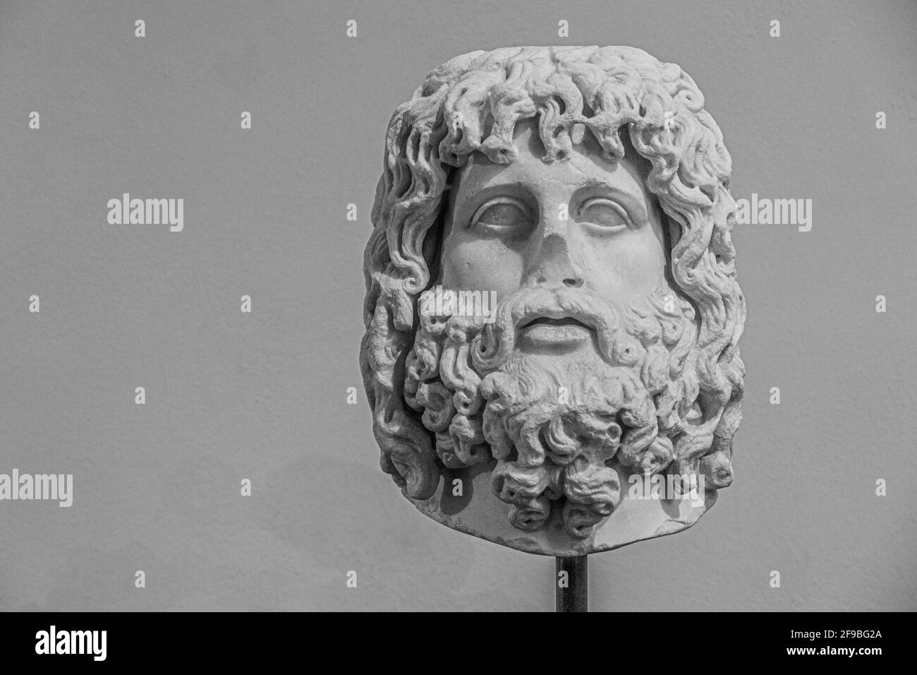 Zeus sculpture hi-res stock photography and images - Alamy