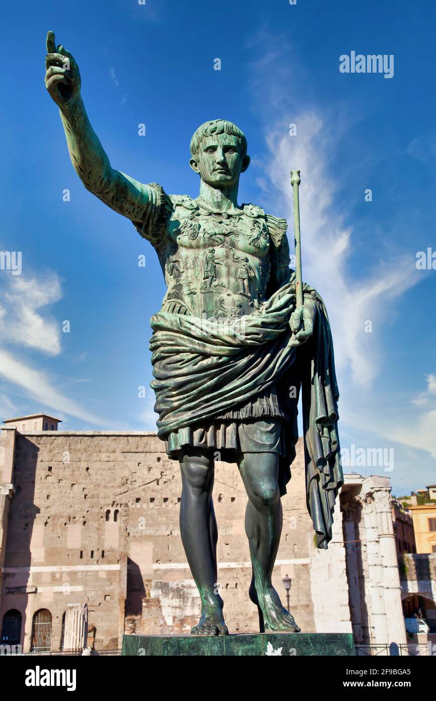 Julius caesar statue isolated hi-res stock photography and images - Alamy