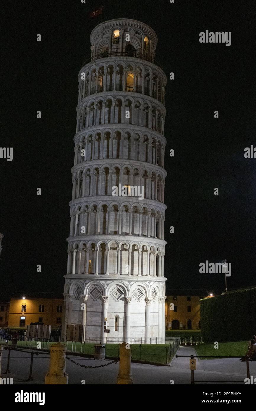Vertical shot of the Leaning Tower of Pisa at night in Pisa, Italy ...