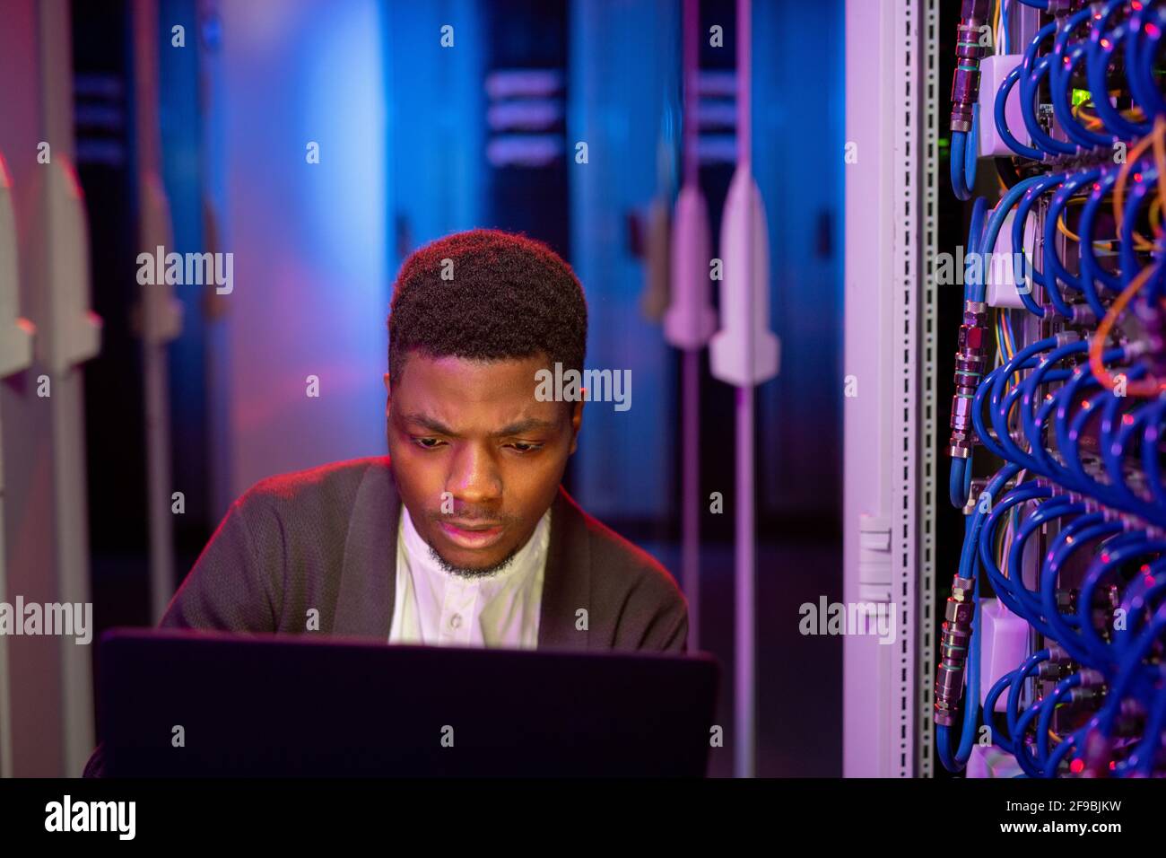 Computer network hi-res stock photography and images - Alamy