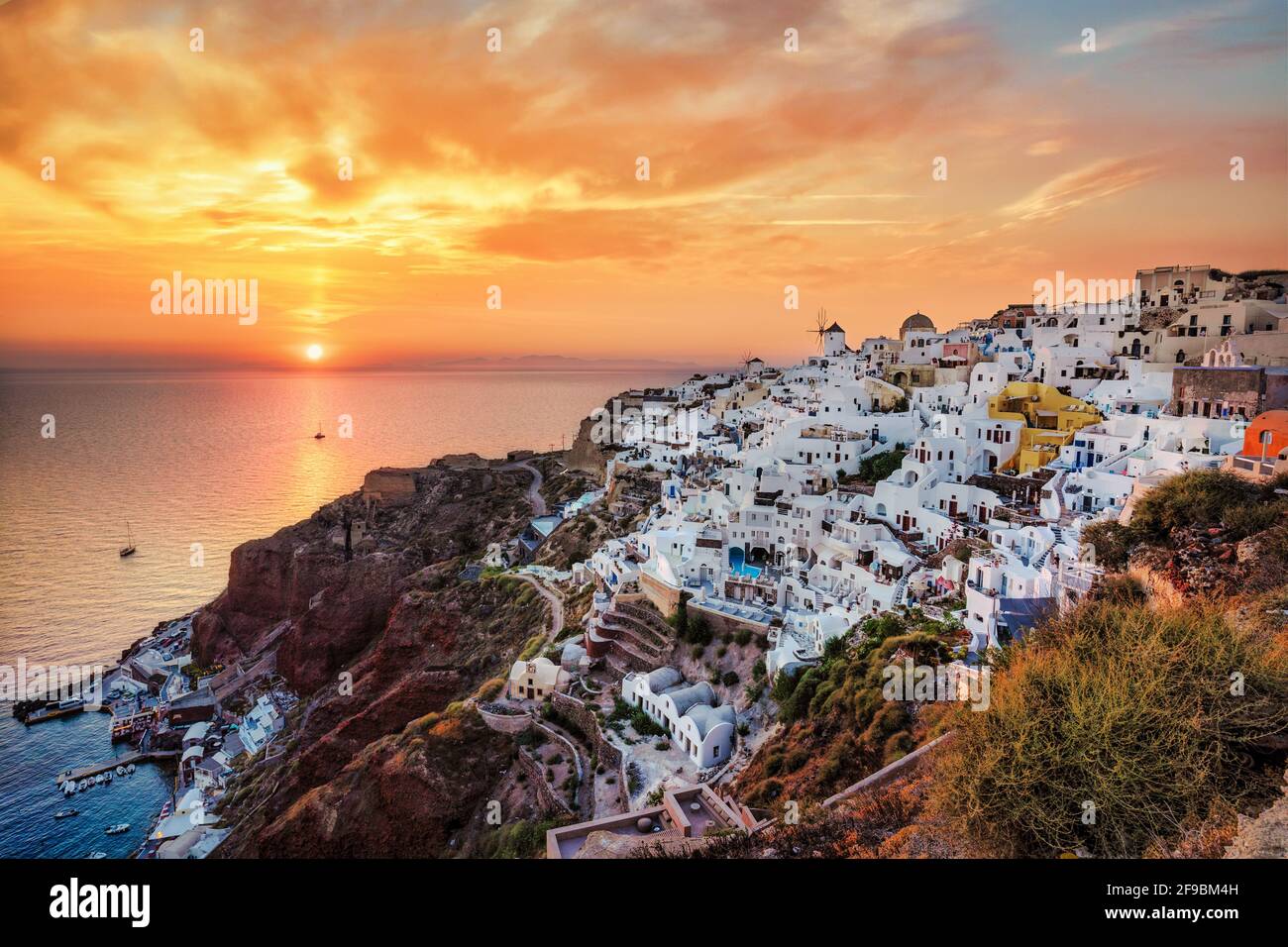 Santorini summer hi-res stock photography and images - Alamy