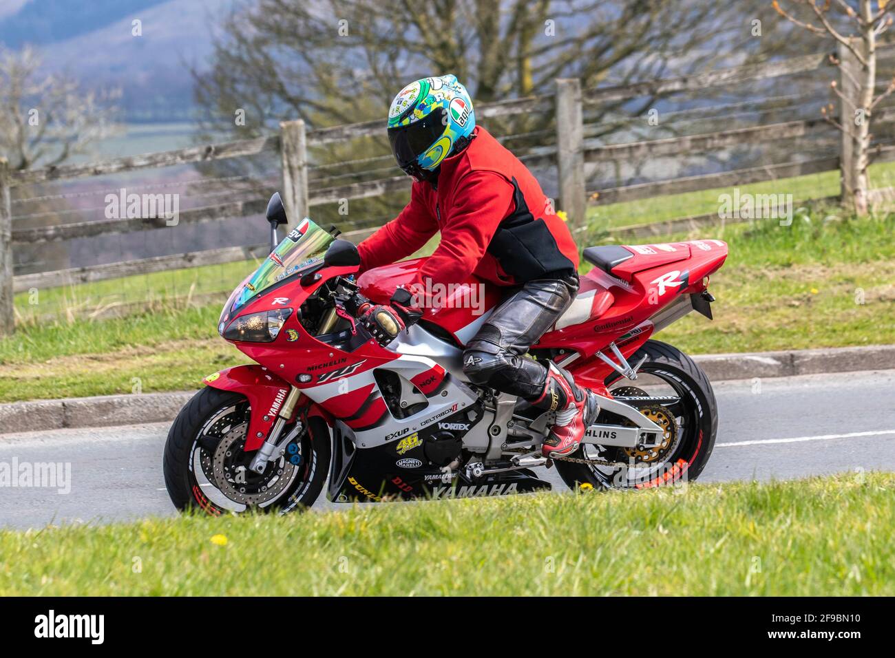 Yamaha r1 motorcycle hi-res stock photography and images - Alamy
