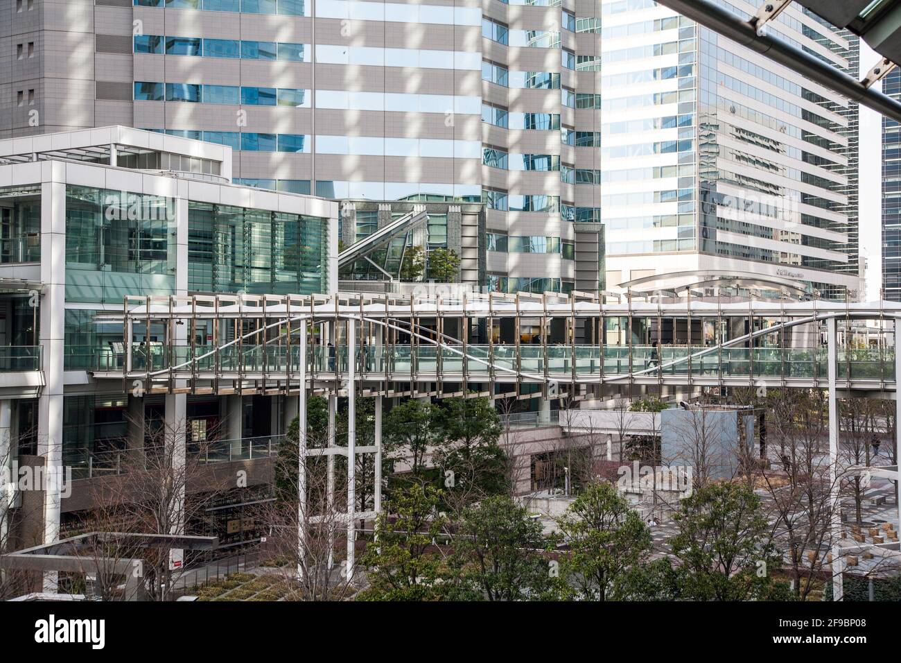 Walkway above ground in Shinagawa ward, Tokyo, Japan Stock Photo - Alamy
