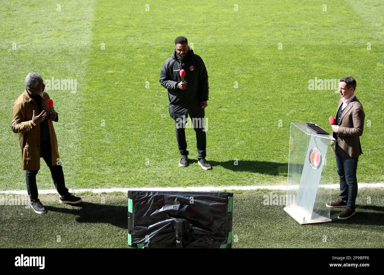 Left and darren bent centre hi-res stock photography and images - Alamy