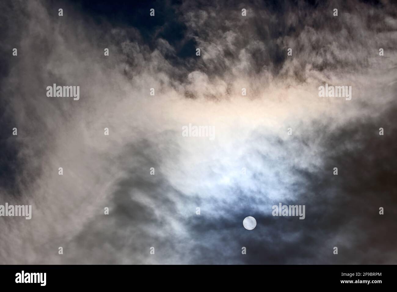 Solar noon hi-res stock photography and images - Alamy