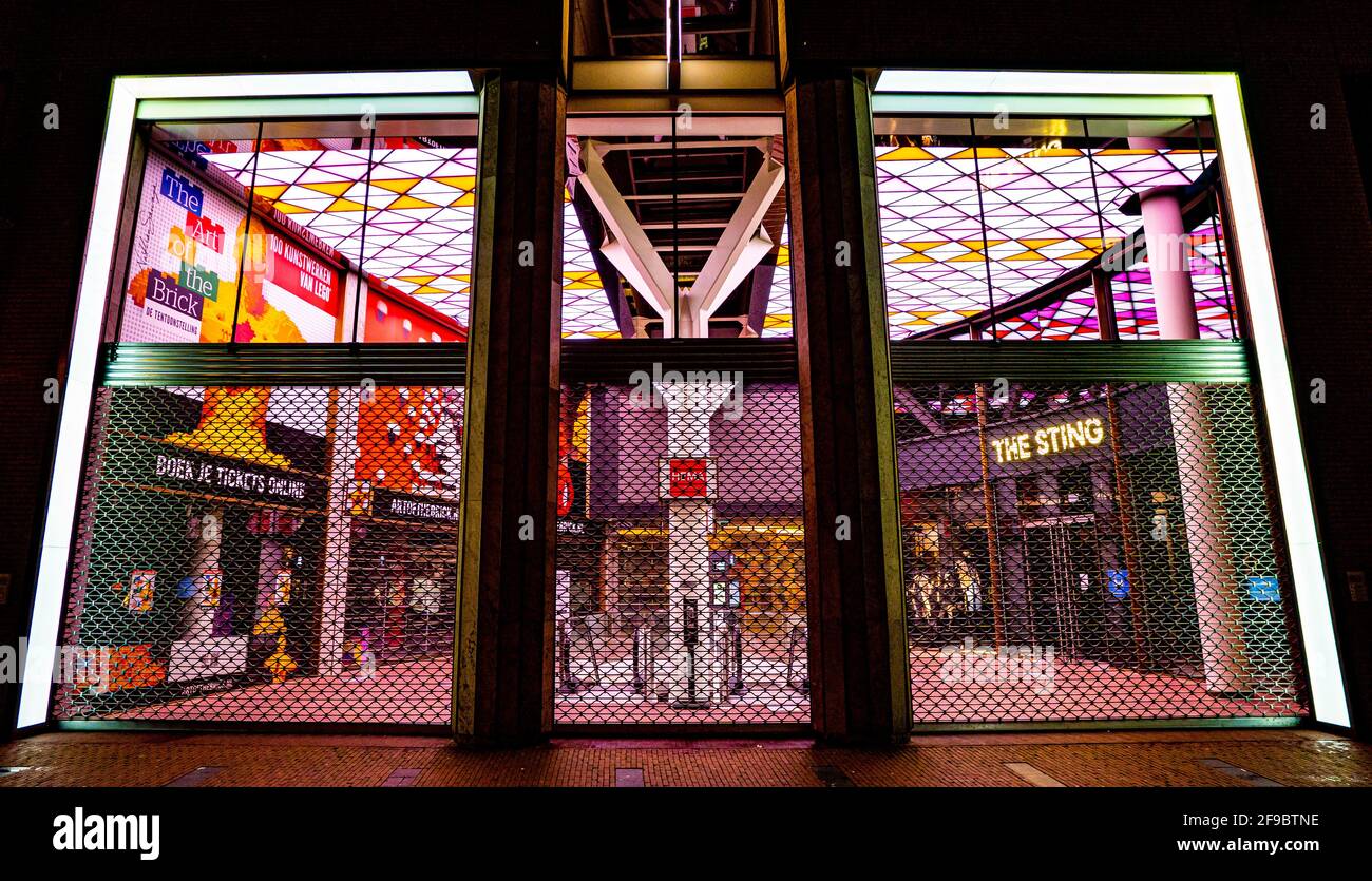 Shopping mall closed hi-res stock photography and images - Alamy