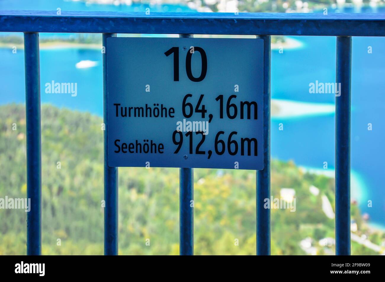 Arrow sign sky architecture hi-res stock photography and images - Alamy