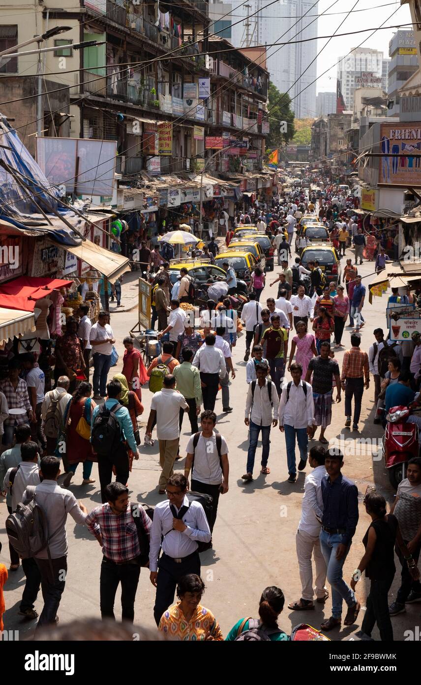 Busy street mumbai hi-res stock photography and images - Alamy