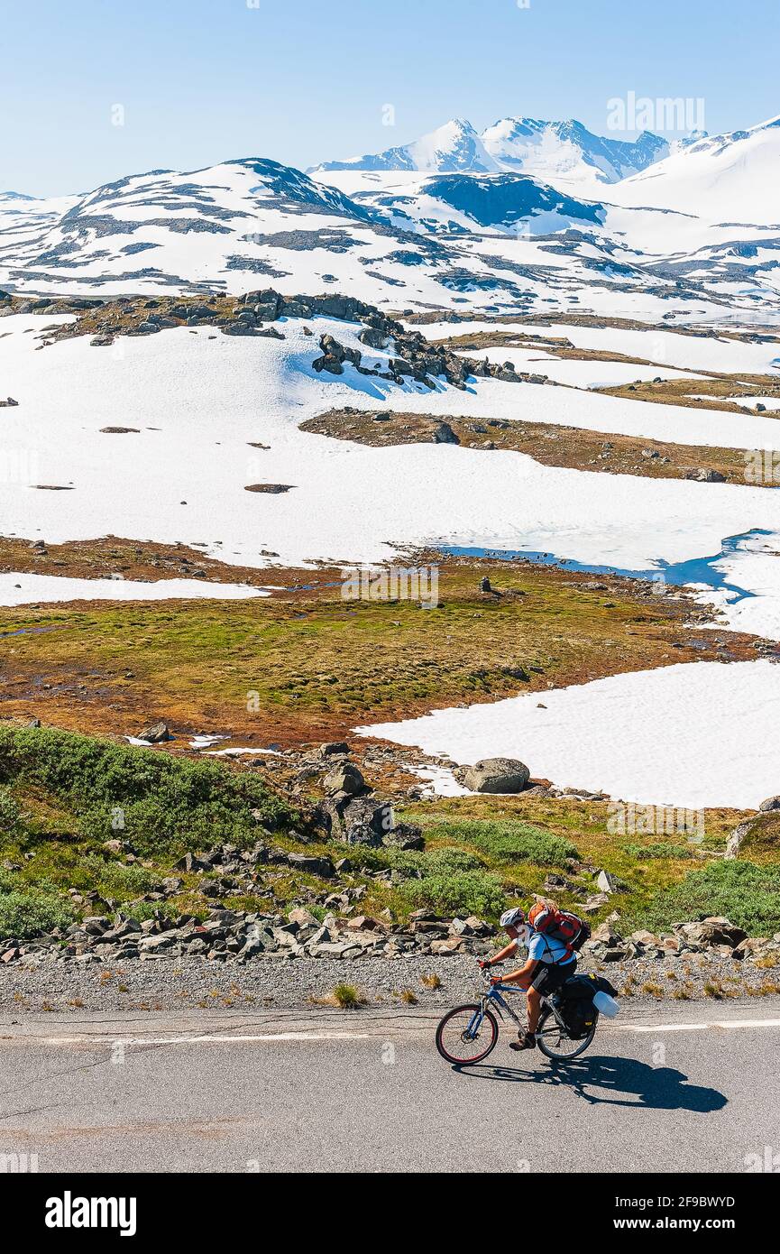 Cycling adventure scenic mountain hi-res stock photography and images ...