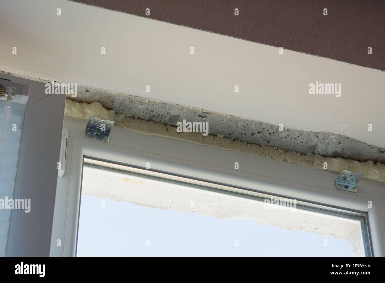 Installation of windows. Polyurethane foam on the slope of the window ...