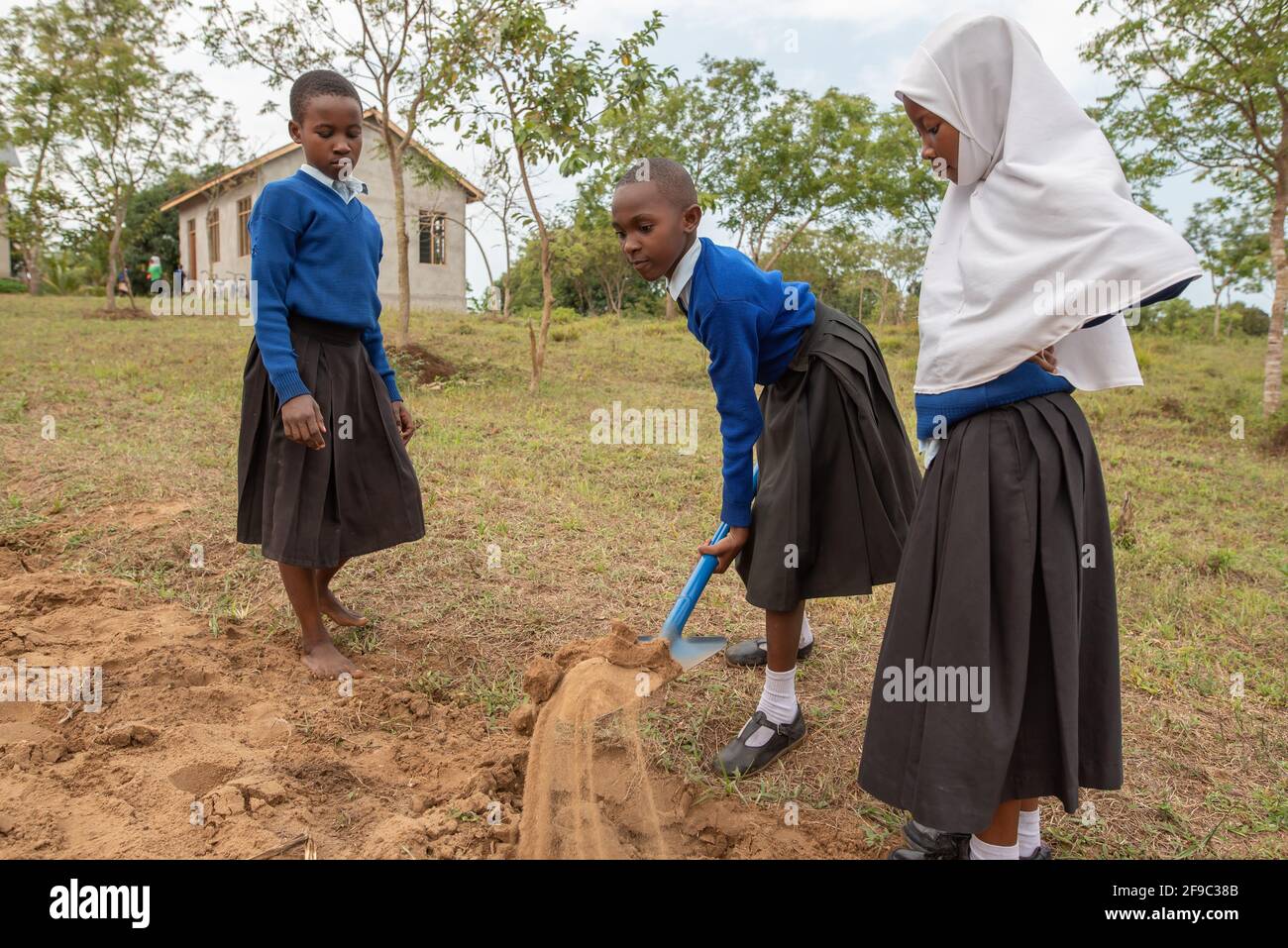Muslim girls in tanzania hi-res stock photography and images - Alamy