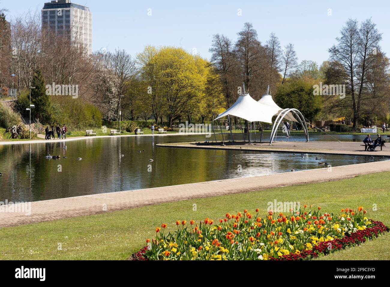 White building flowers hi-res stock photography and images - Alamy
