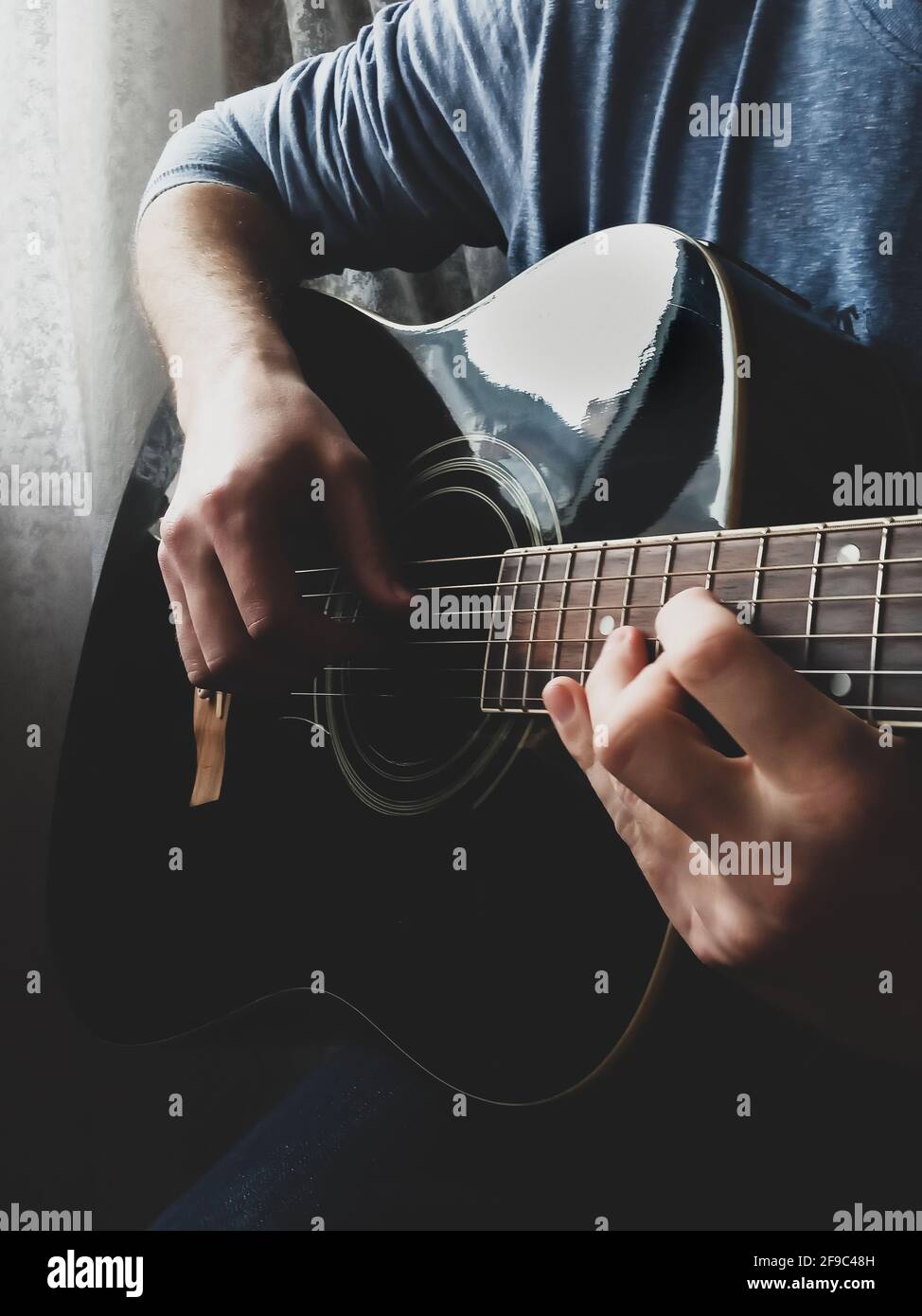 Hands playing musical instrument hi-res stock photography and images ...