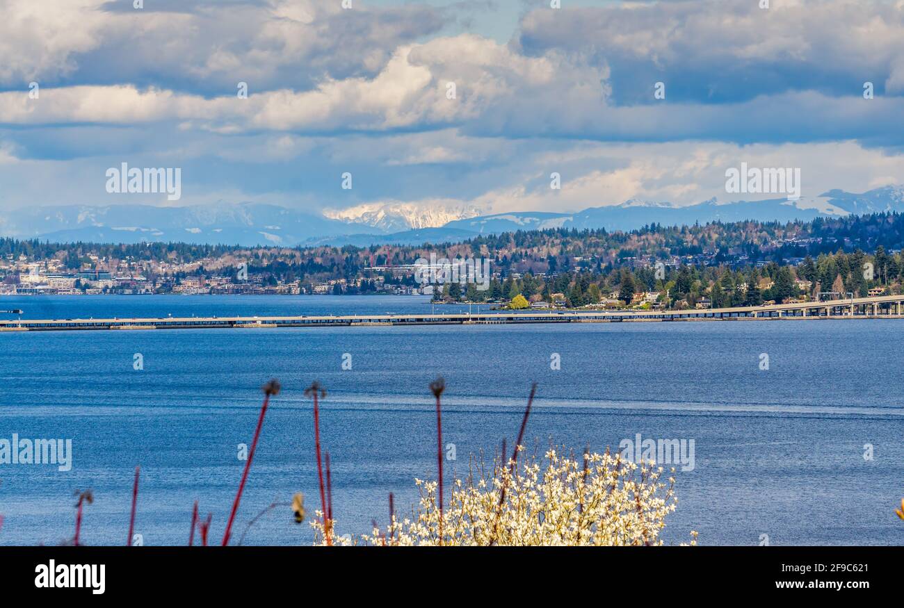 Floating bridges on Lake Washington in Seattle Stock Photo - Alamy