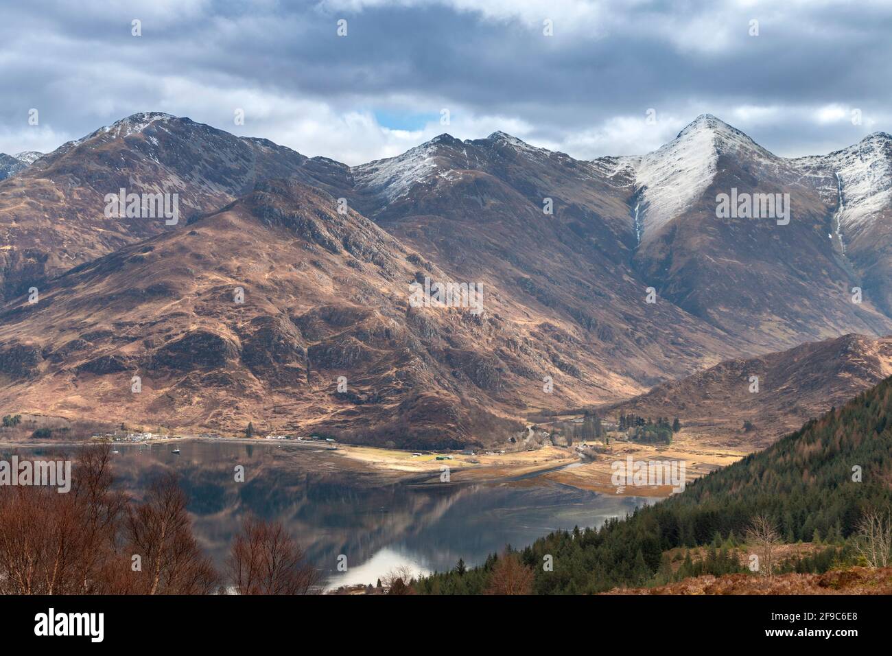 LOCH DUICH KINTAIL WEST COAST SCOTLAND VIEW FROM THE RATAGAN PASS TO ...