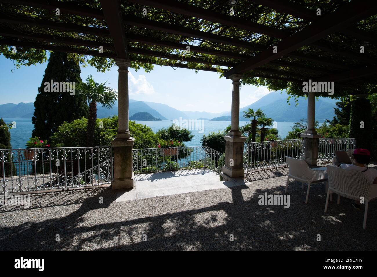 Giardini Villa sul Lago di Como Stock Photo - Alamy