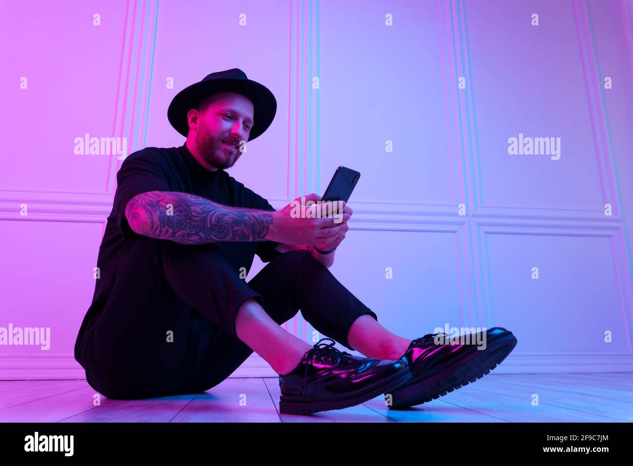 Fashionable guy. Studio shot in dark studio with neon light. Por Stock ...