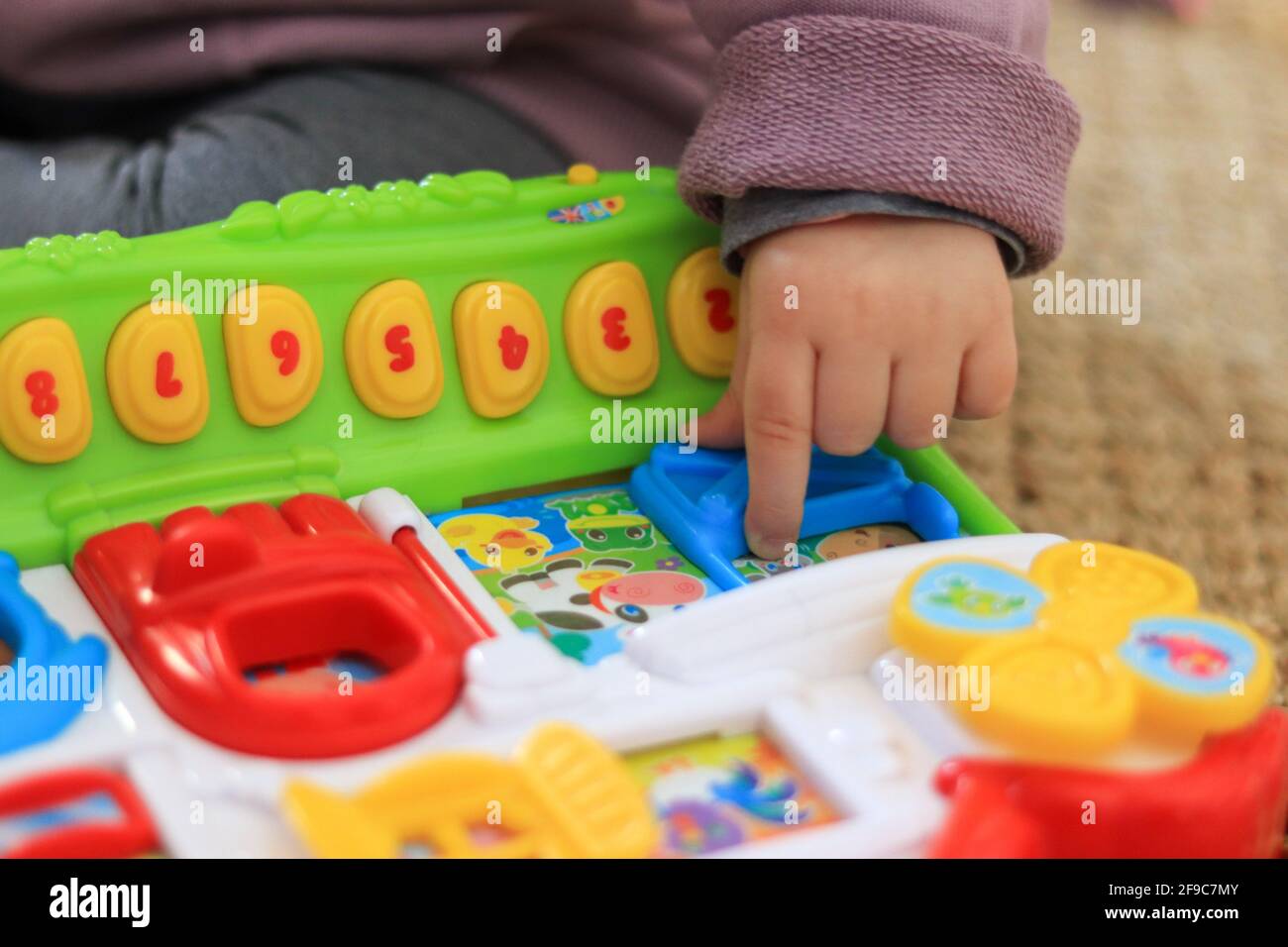 Kindergarten classroom activities hi-res stock photography and images ...