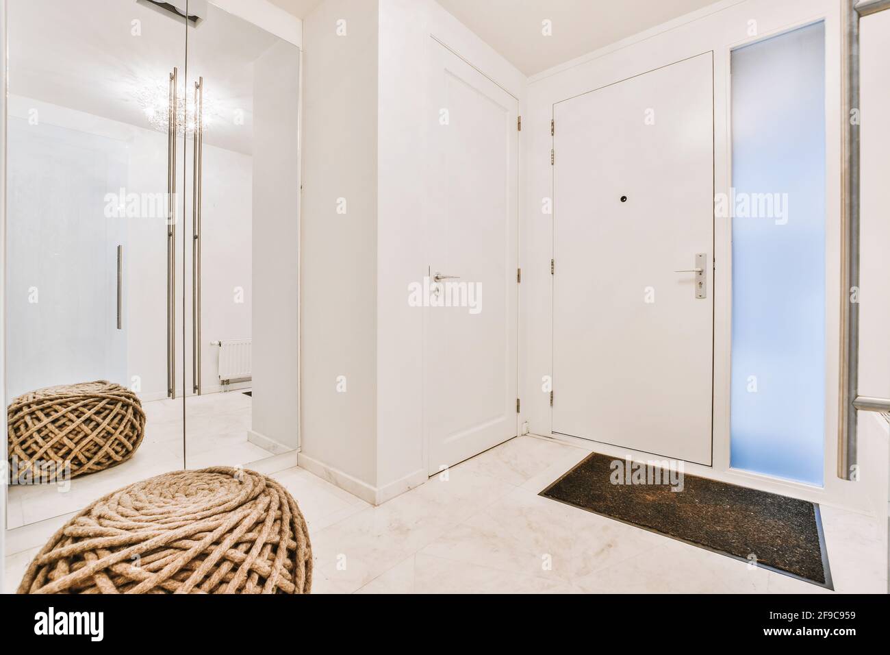 Interior room mirror pouf hi-res stock photography and images - Alamy