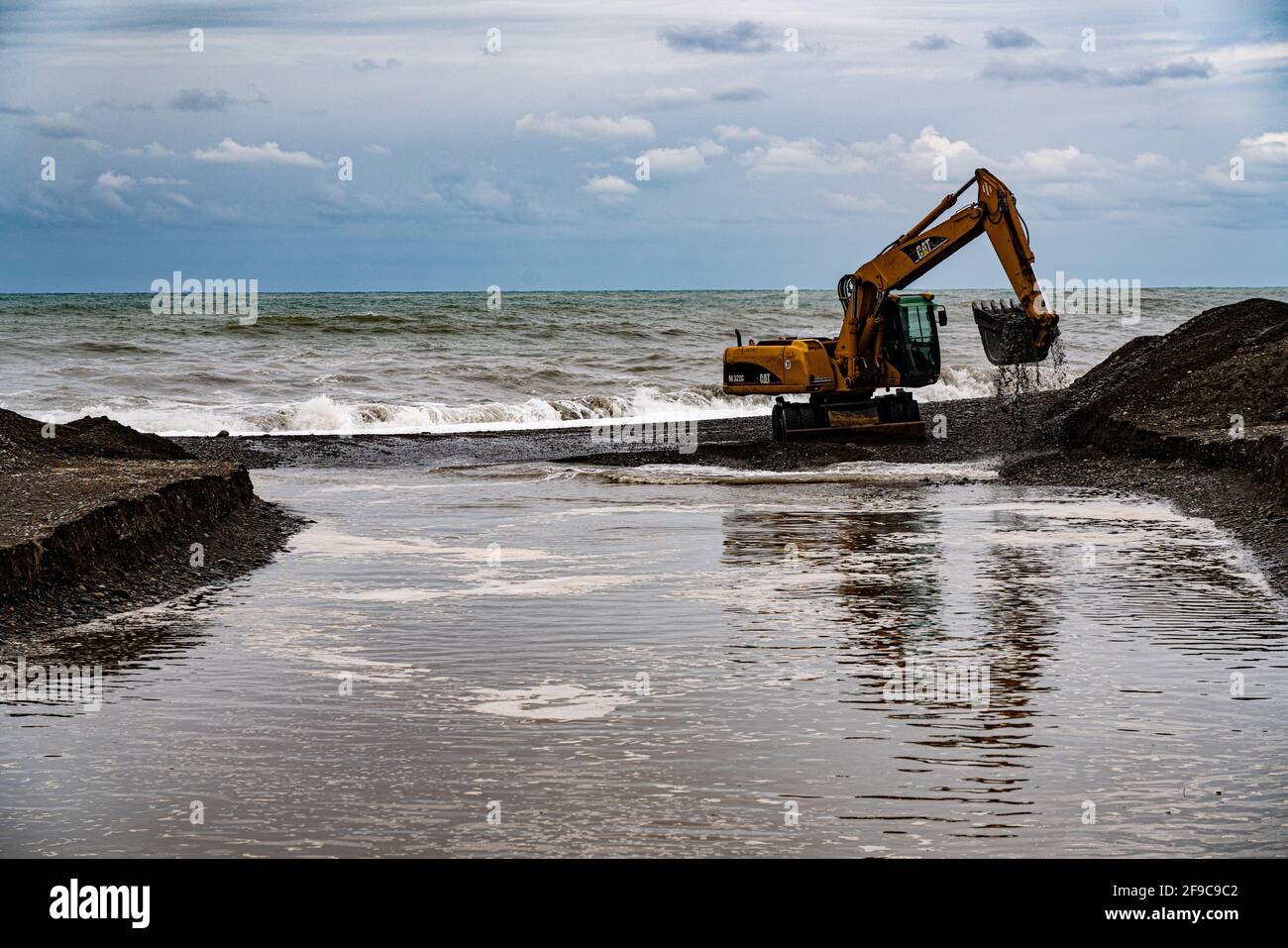 Excavator digging sand on beach hi-res stock photography and images - Alamy