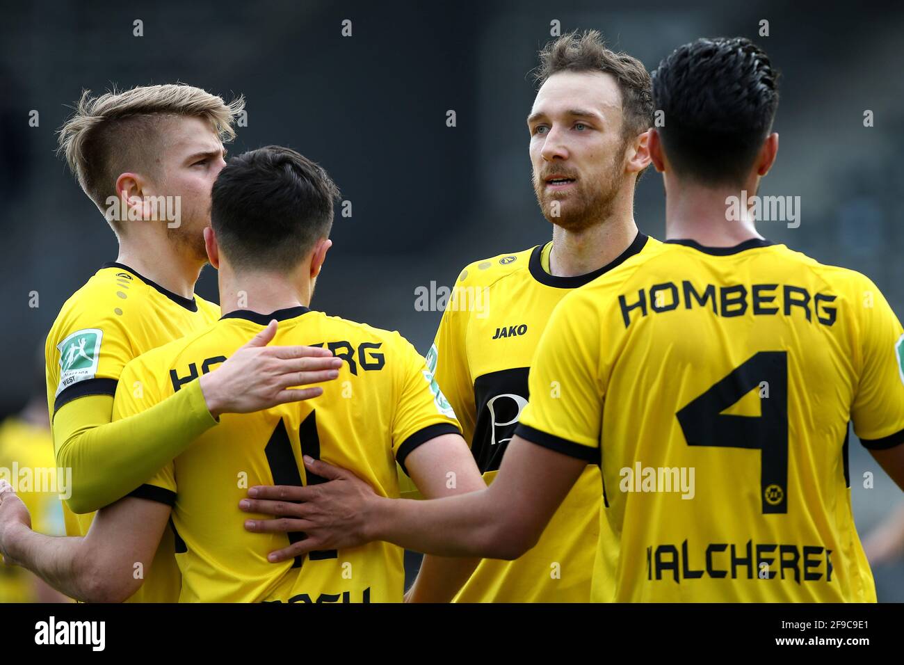 Duisburg, Deutschland. 17th Apr, 2021. firo: 04/17/2021 Football ...