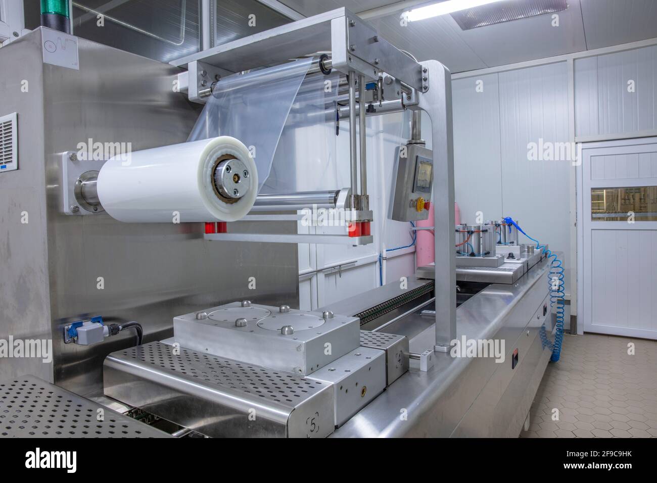 Thermoforming food packaging hi-res stock photography and images - Alamy