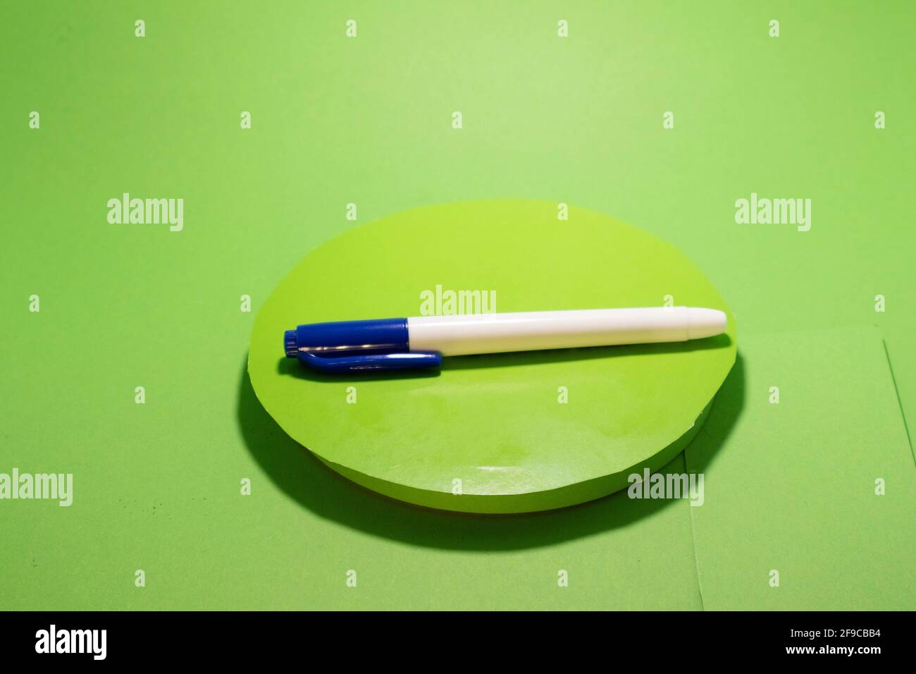 markers for the white board isolated chroma key Stock Photo - Alamy