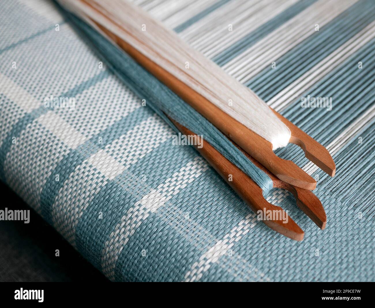 Shuttle loom hi-res stock photography and images - Alamy