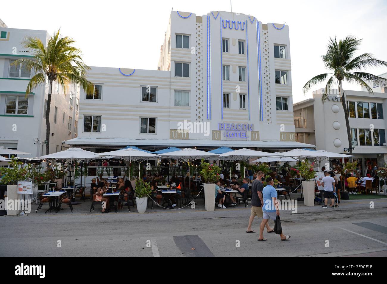 Nightclubs reopen hi-res stock photography and images - Alamy