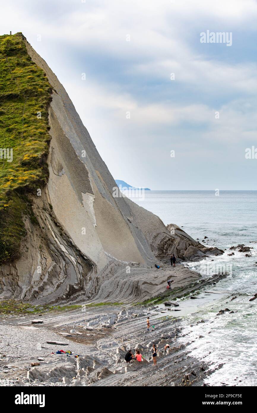 Sharp rocks sakoneta beach hi-res stock photography and images - Alamy