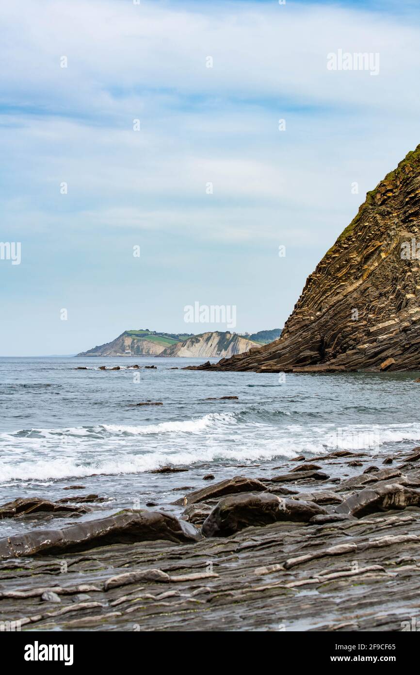 Sharp rocks sakoneta beach hi-res stock photography and images - Alamy