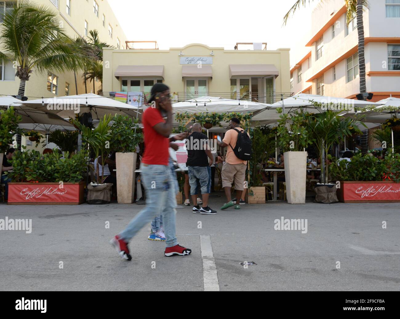 Nightclubs reopen hi-res stock photography and images - Alamy