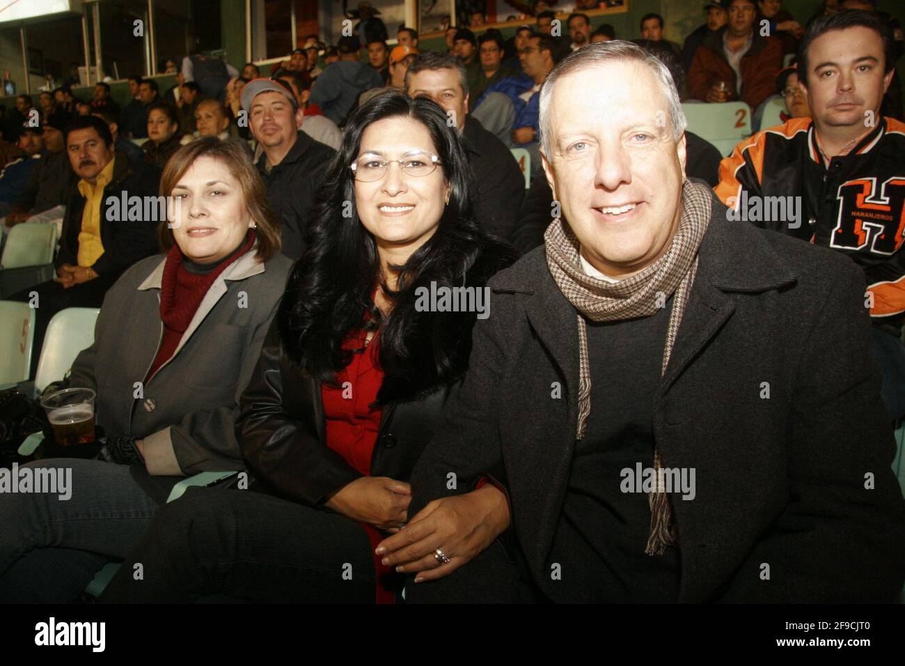 Asistentes al Beisbol.Silvia Rivas, Icela Rivas de Brizio y el ...