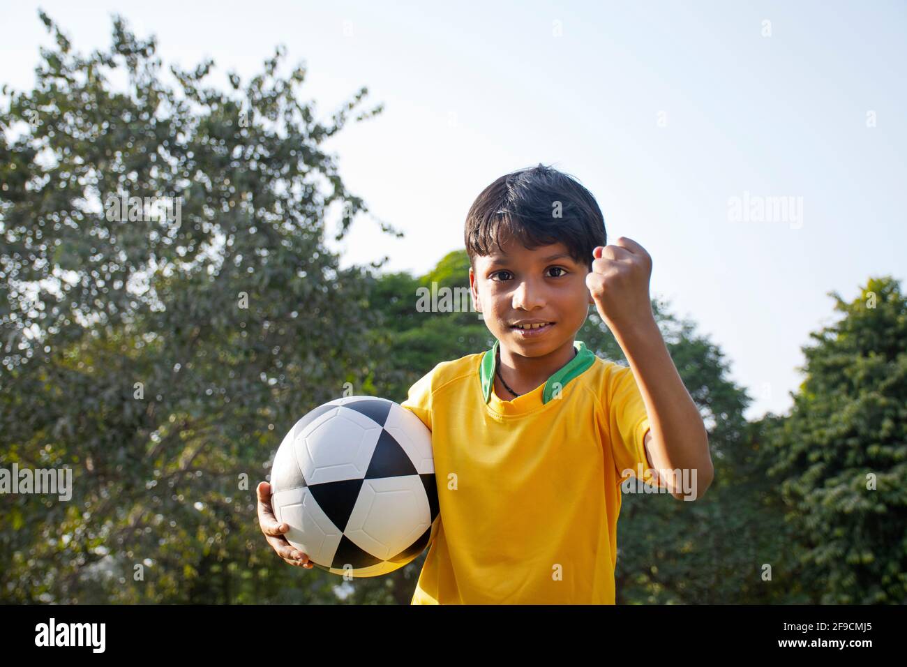 Indian kid shouting hi-res stock photography and images - Alamy
