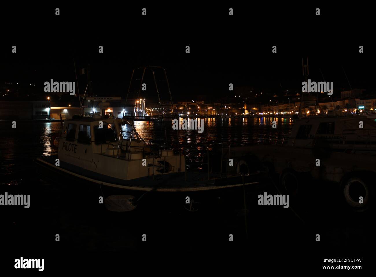 Pilot transfer boat hi-res stock photography and images - Alamy
