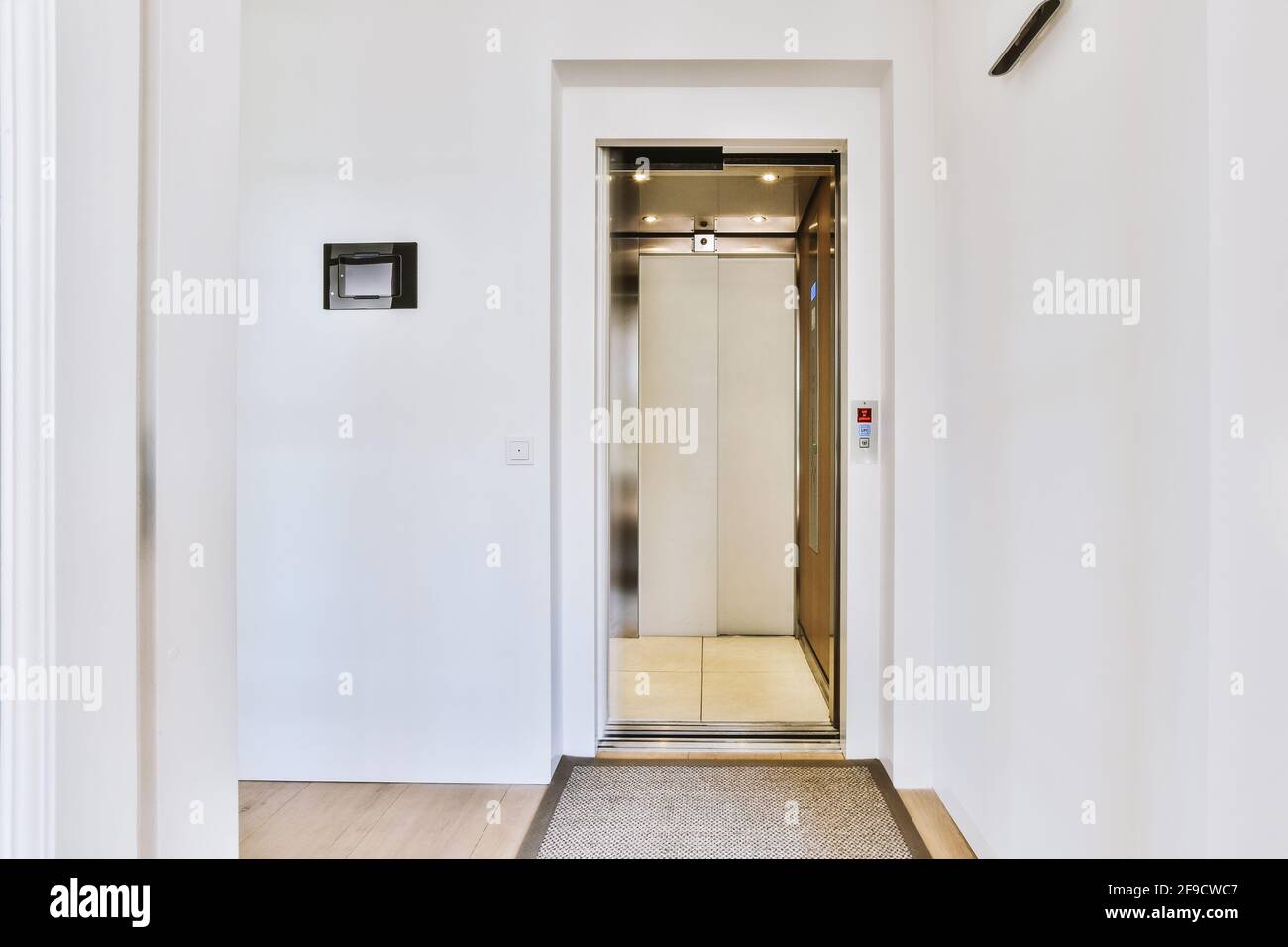 Elevator in modern residential house Stock Photo - Alamy